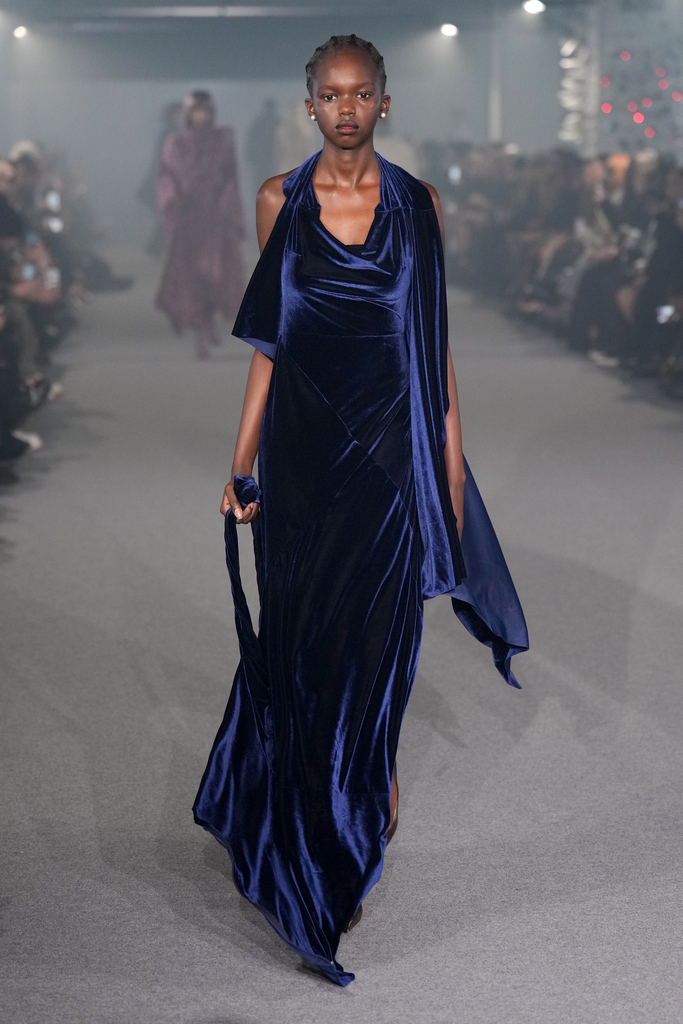 VETEMENTS SS 2025 WOMEN | Foto Sfilata Amica