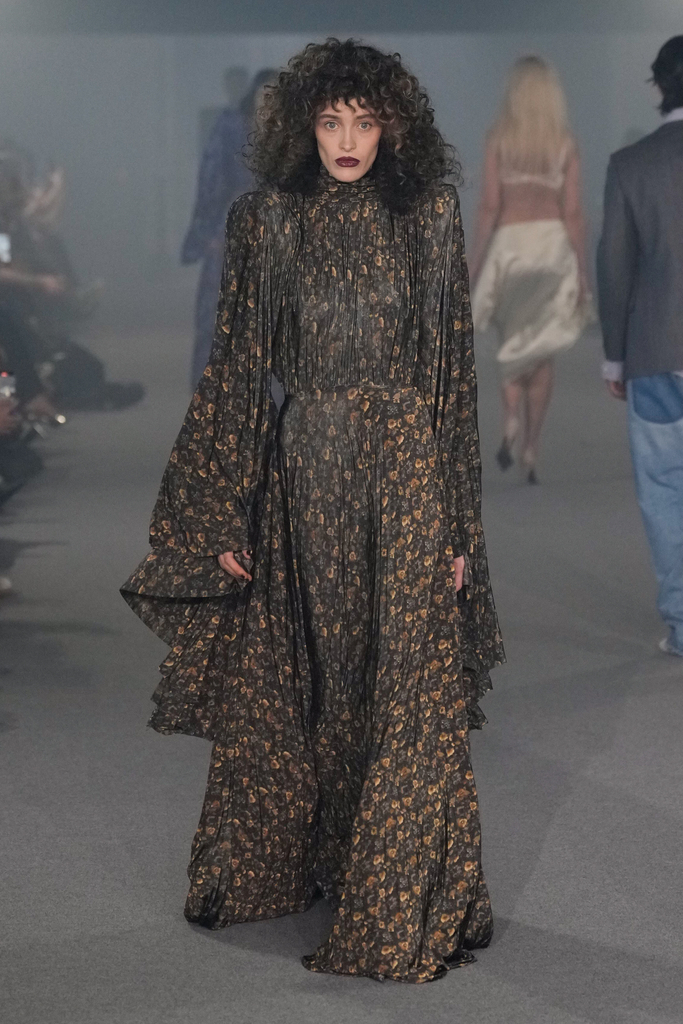 VETEMENTS SS 2025 WOMEN | Foto Sfilata Amica
